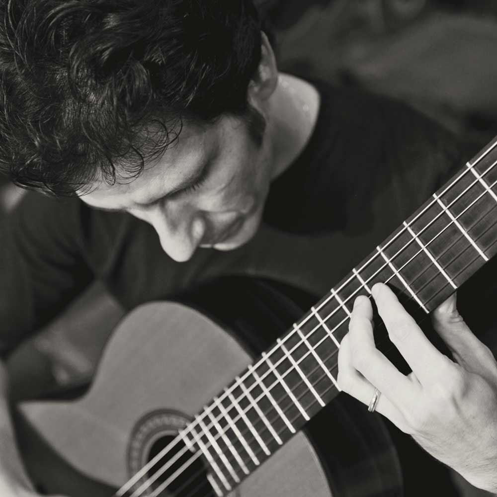 Discover Philip Hemmo | Classical Guitar Master | Crossrock